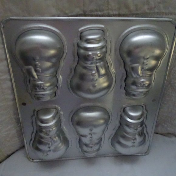 Wilton | Kitchen | Wilton 6 Cavity Mini Snowmen Cake Pan 25472 1992 ...